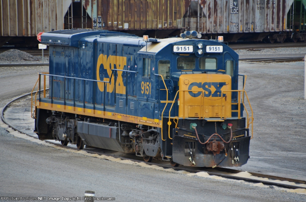 CSX 9151 looks really nice in clean clothes.